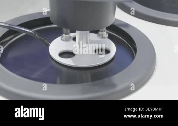 Automatic polishing machine for metallurgical sample preparation ...