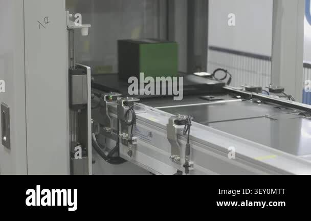 Conveyor rail system. Material box handling, Industrial automation ...