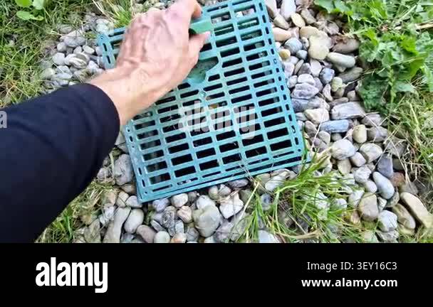 Walkable plastic grating with an integrated retractable handle, plastic ...