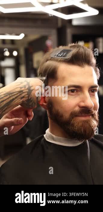 Stylist cutting man's hair with clipper in barbershop, closeup Stock ...