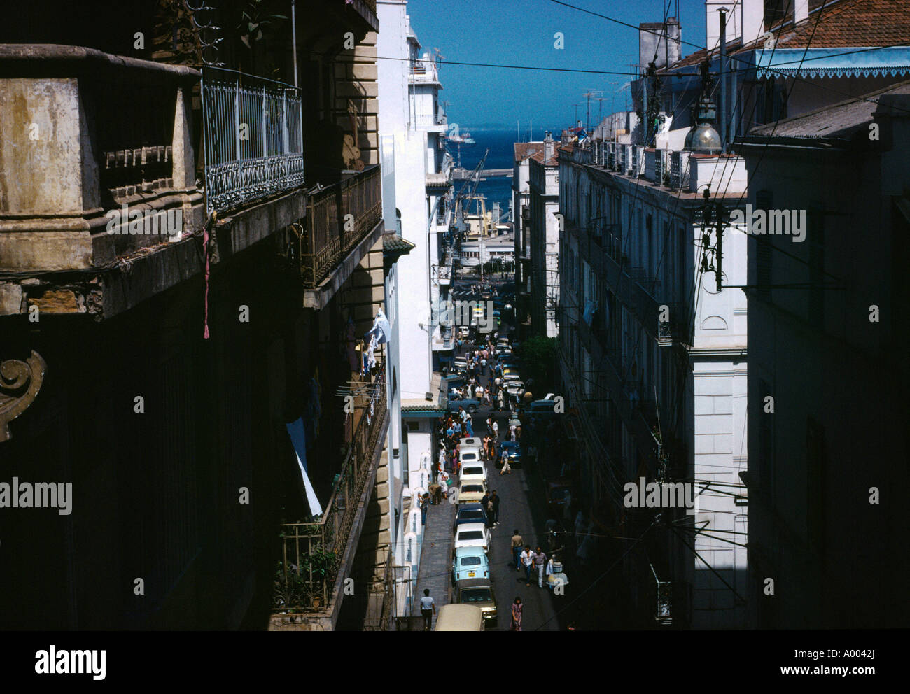 Algiers algeria street scene hi-res stock photography and images - Alamy