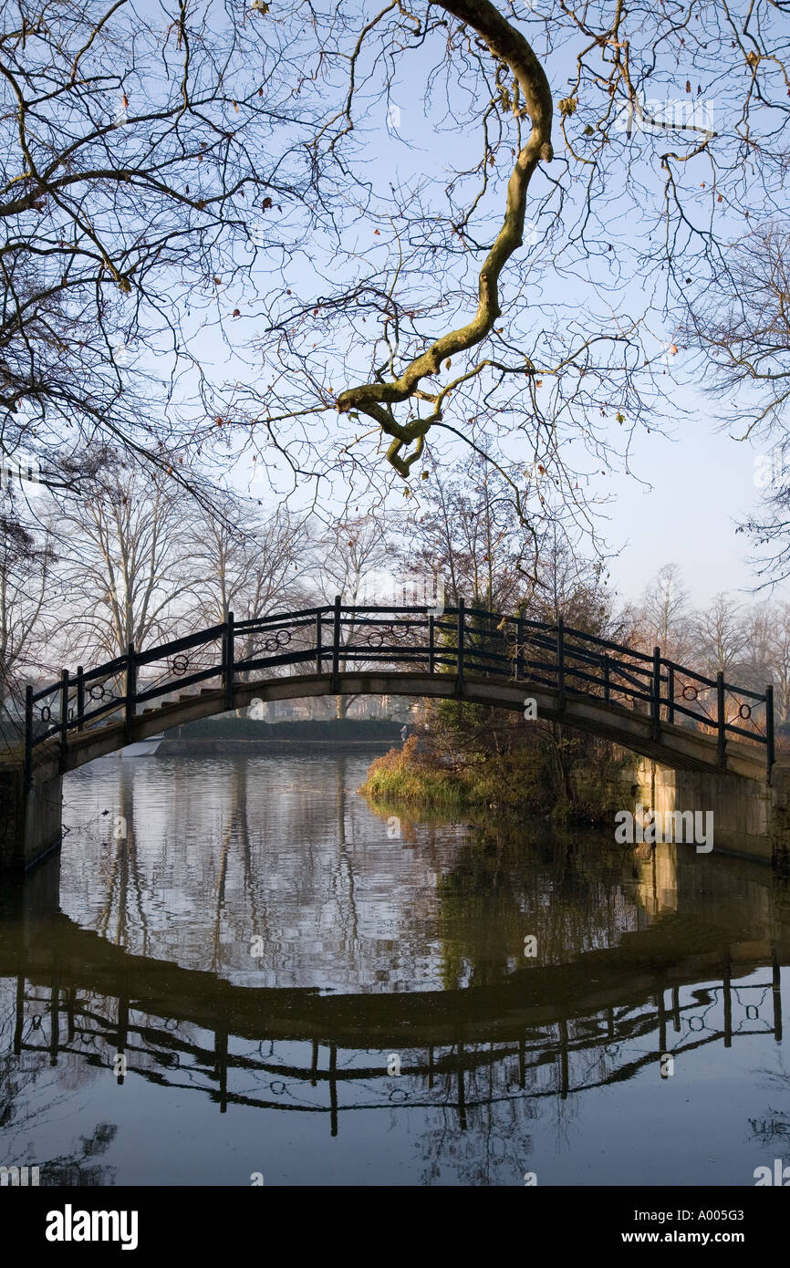 Arched bridge over the Cherwell River Oxford Stock Photo - Alamy