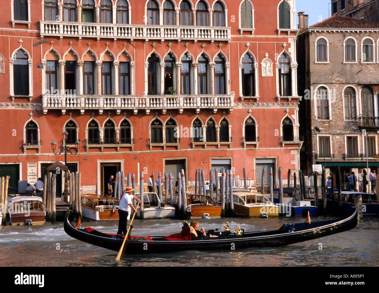 Italy Venice Gondola Gondolier Canal Grande Boat Grand Canal Gondoliers ...