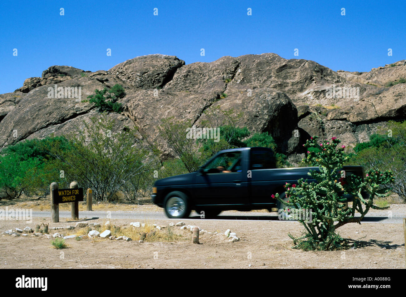Texas Hueco Tanks National Park "Watch for Snakes" sign Stock Photo - Alamy