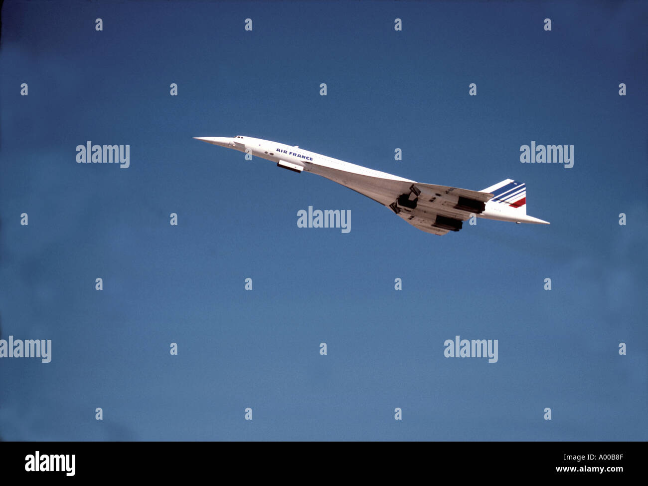 Concorde in flight hi-res stock photography and images - Alamy
