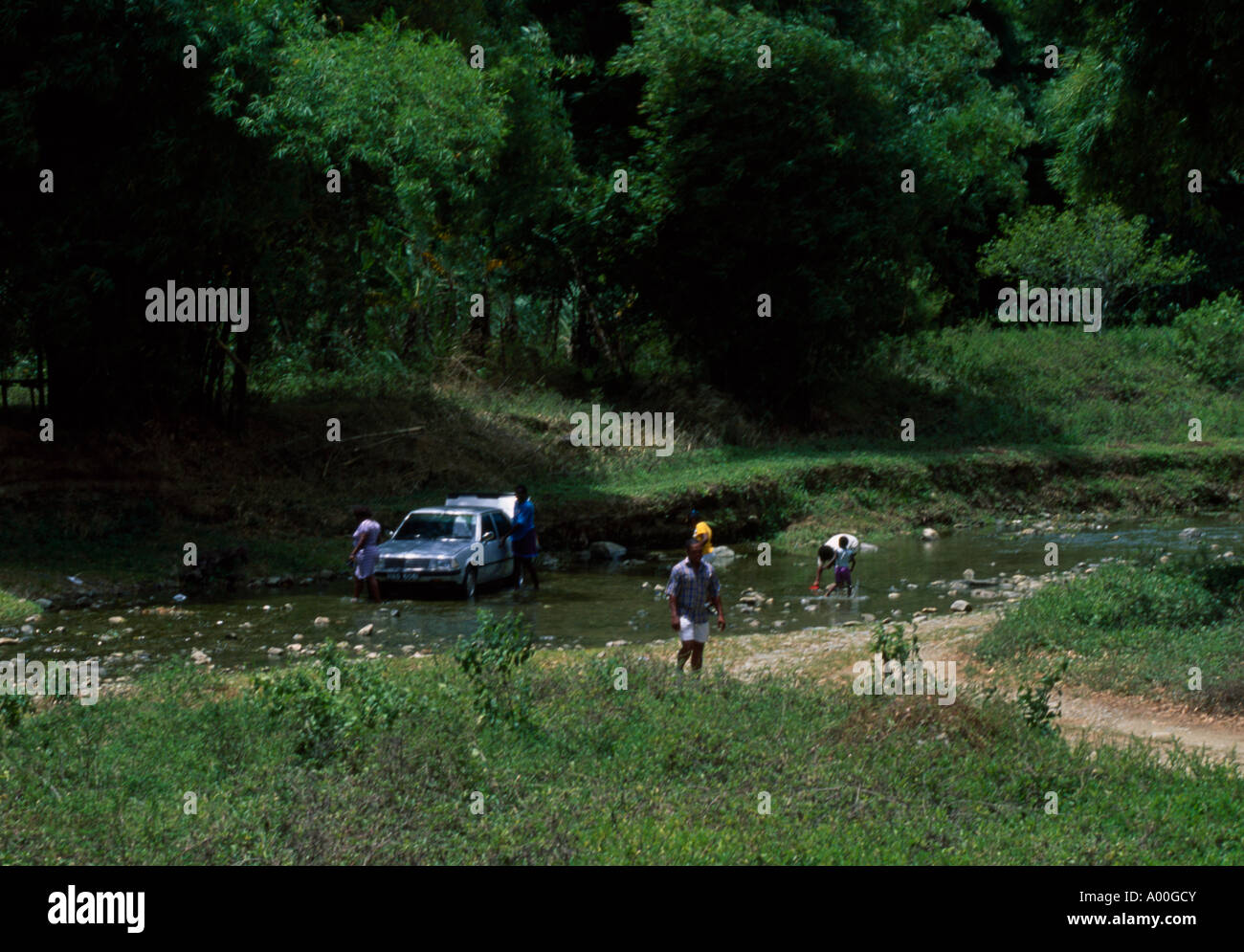 Car washing bay hi-res stock photography and images - Alamy