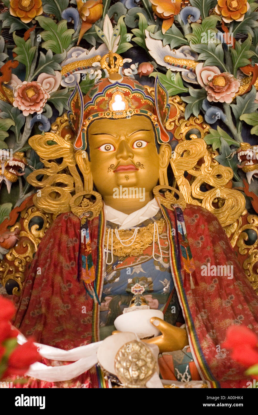 Golden statue guru rinpoche padmasambhava hi-res stock photography and ...