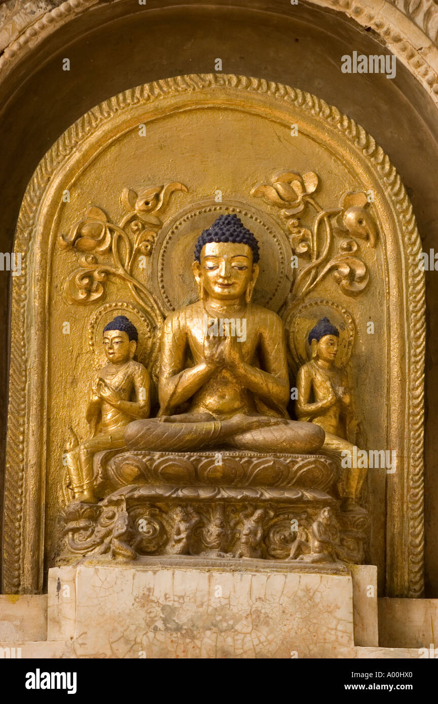 Buddha statue at Mahabodhi Mahavihara temple complex Bodhgaya Bihar ...