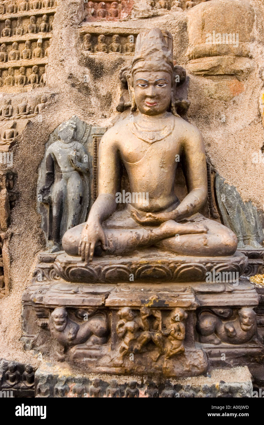 Old Buddha statue on the wall of Mahabodhi Mahavihara buddhist temple ... Old Buddha statue on the wall of Mahabodhi Mahavihara buddhist temple ...