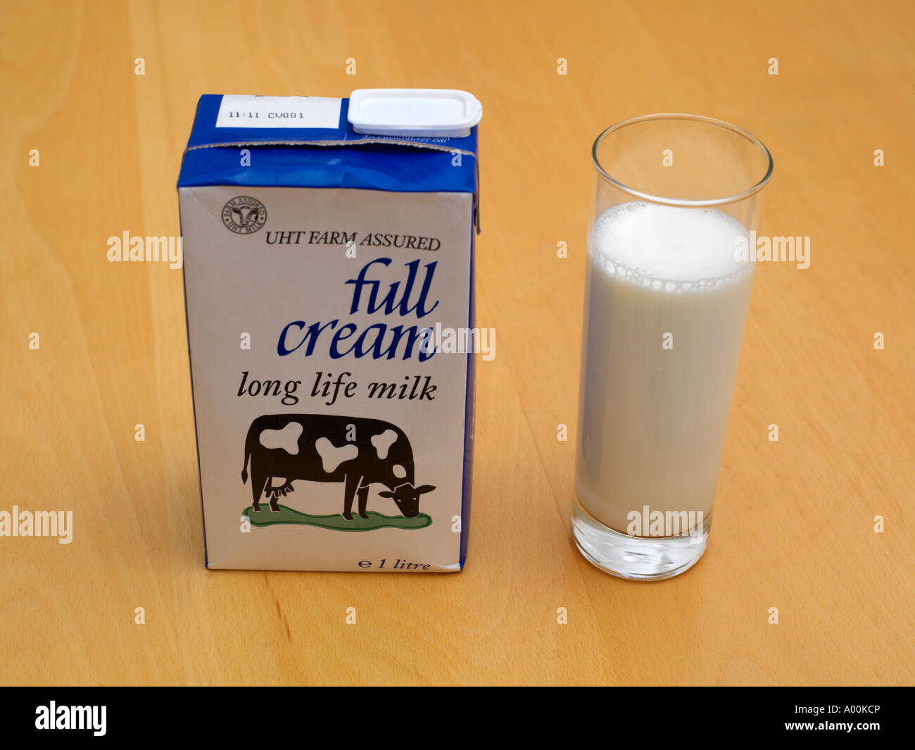 Litre Carton of Full Cream Milk and Glass of Milk Stock Photo - Alamy