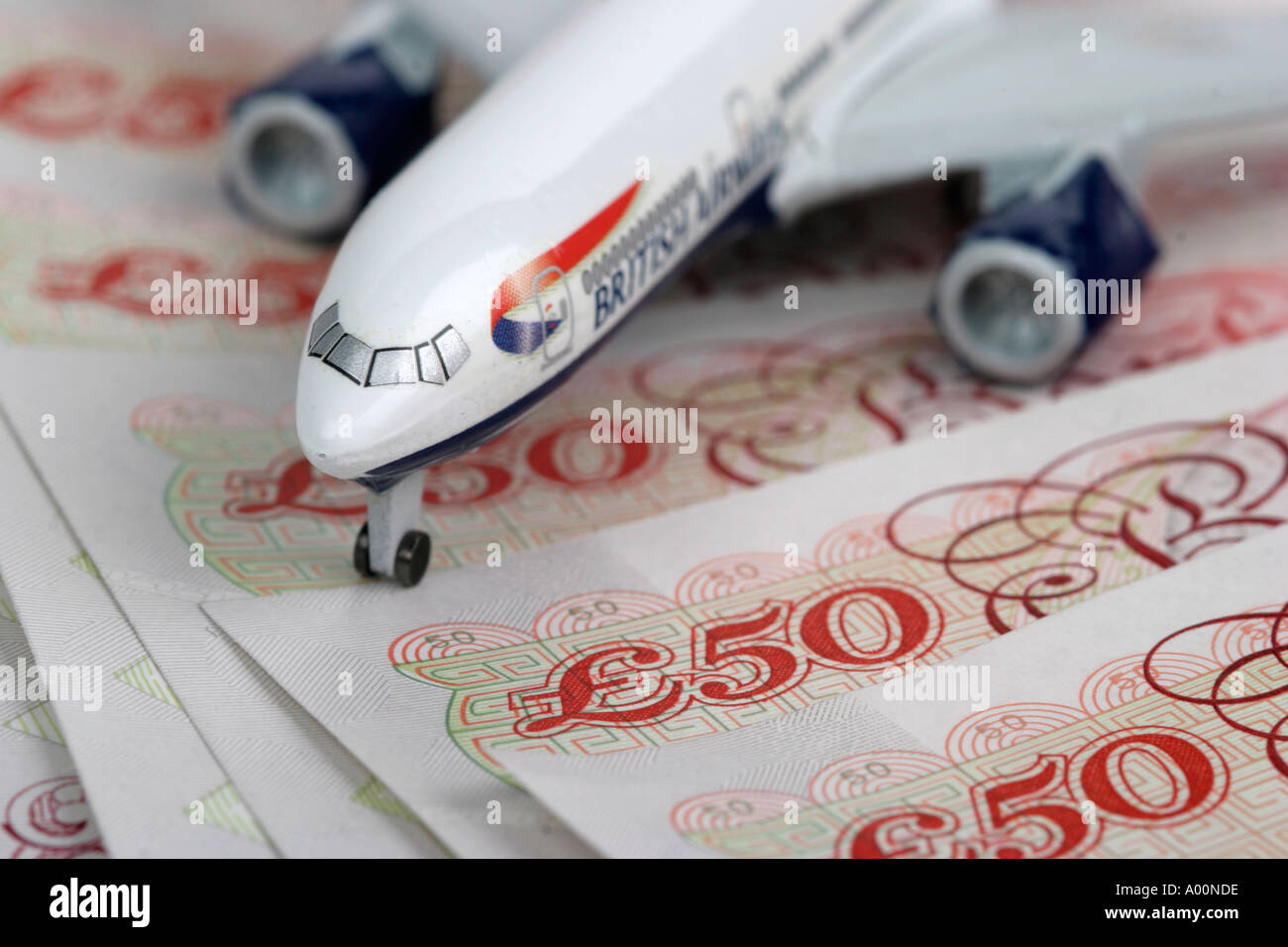 Flying pound notes hi-res stock photography and images - Alamy