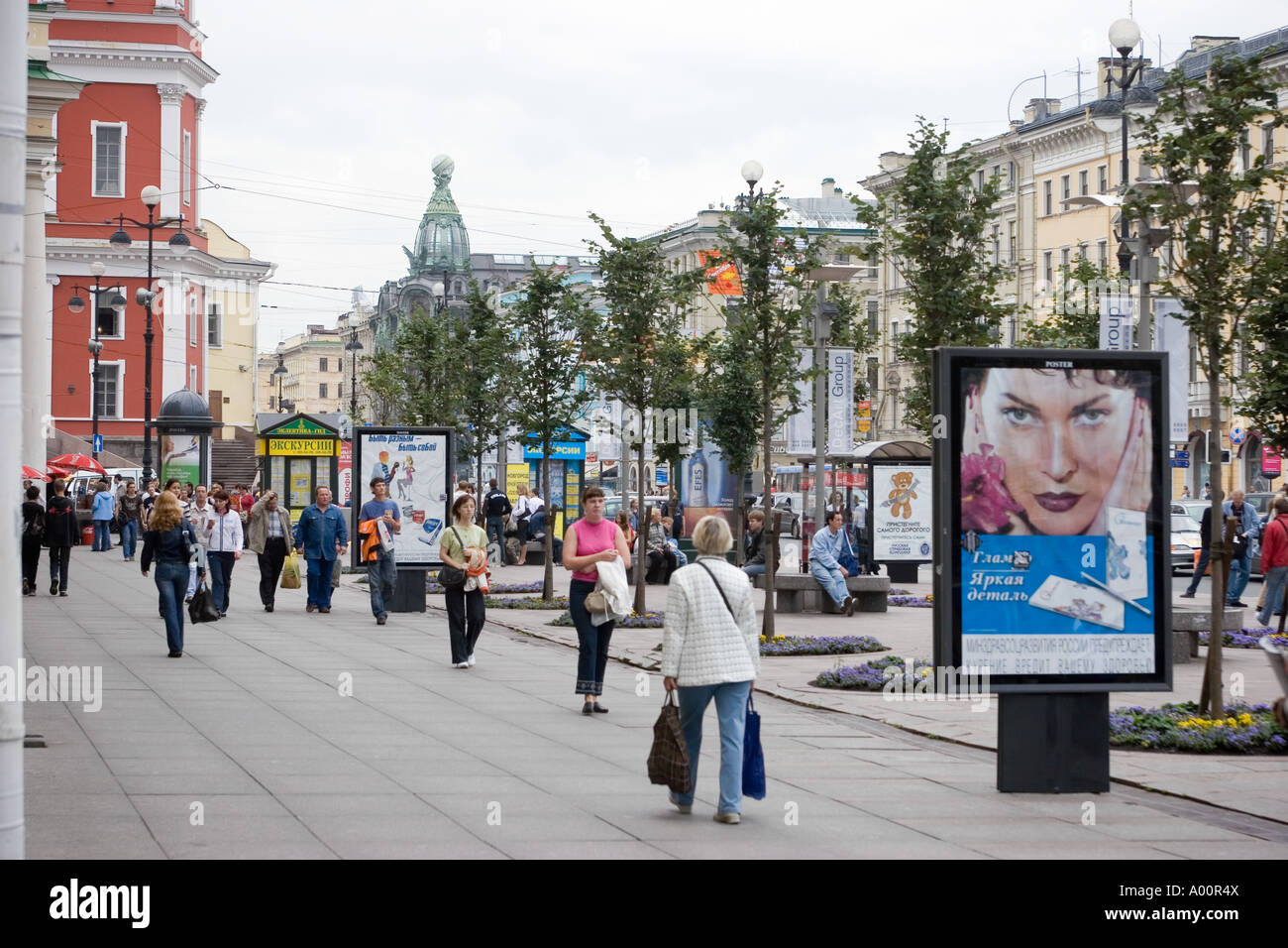 Nevsky prospekt shops shopping hi-res stock photography and images - Alamy