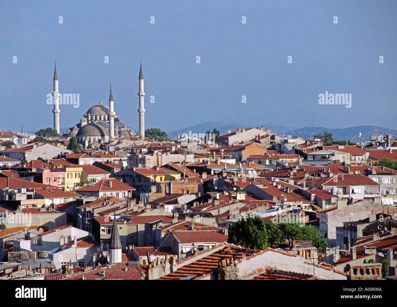 Modern day ISTANBUL surrounds an ancient Mosque TURKEY Stock Photo - Alamy