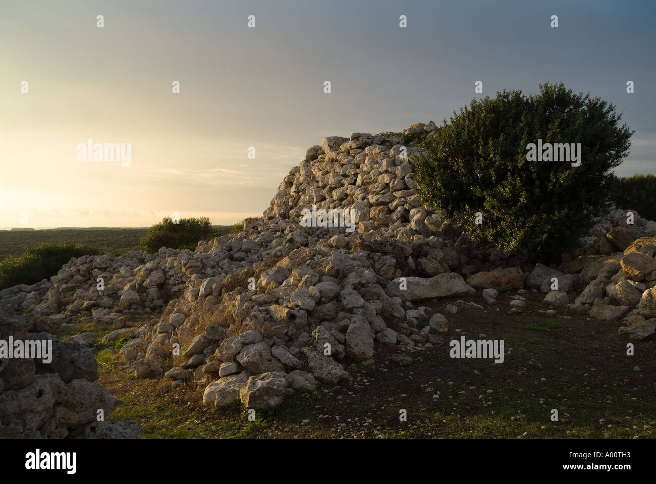 dh TORRE DEN GAUMES MENORCA Prehistoric Talayotic Talayot tower Stock ...