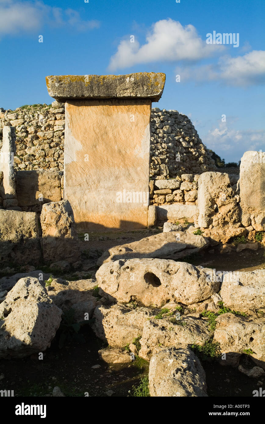 Taula and talayot hi-res stock photography and images - Alamy