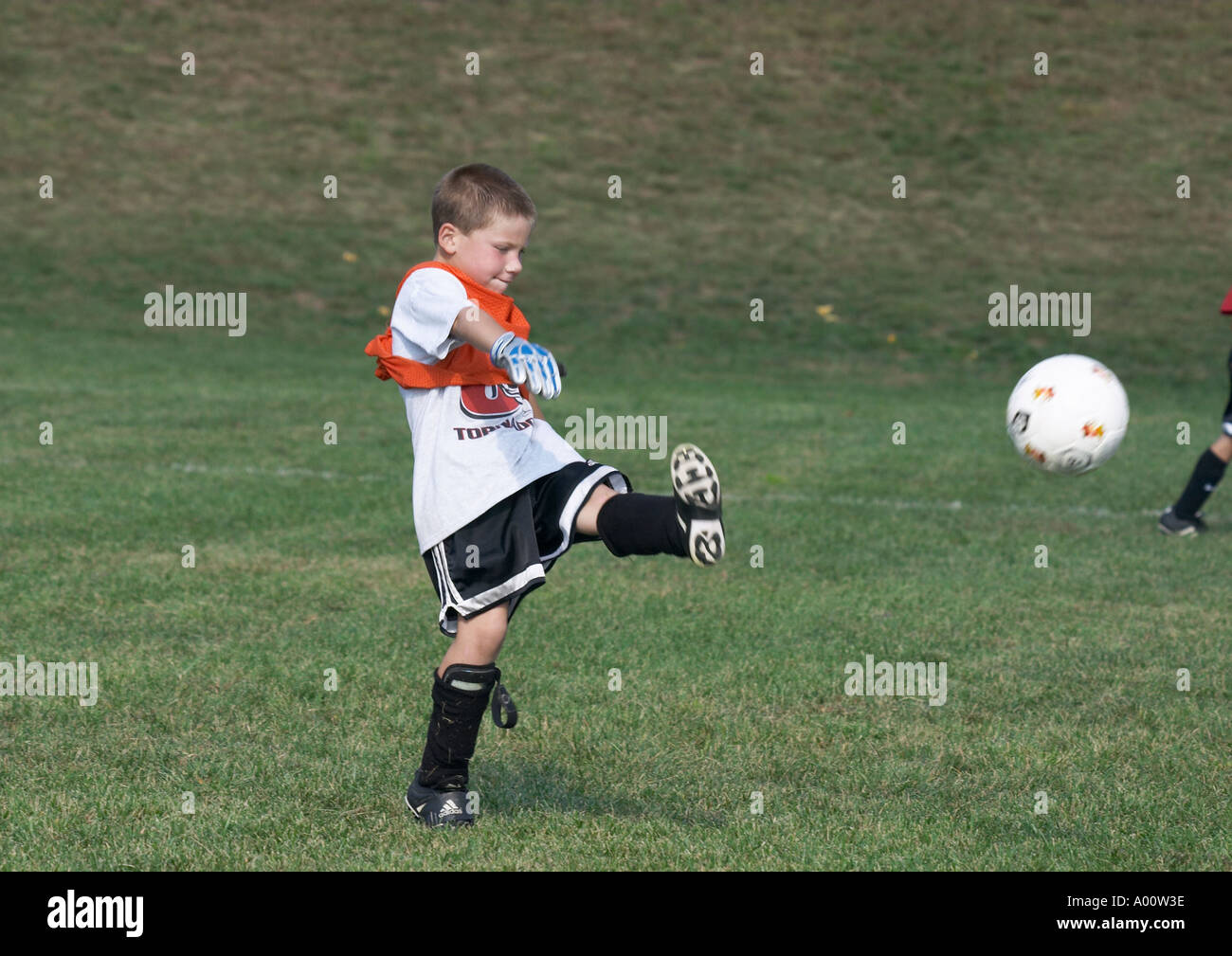 Children playing futbol hi-res stock photography and images - Alamy