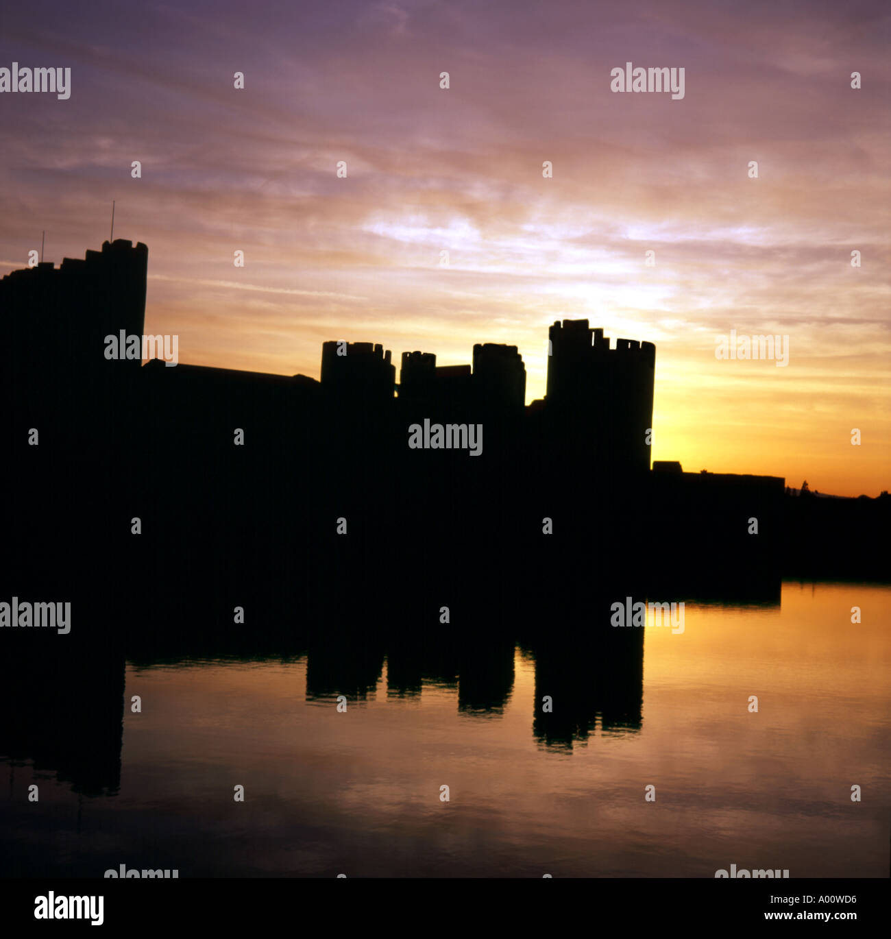 caerphilly castle and leaning tower at sunrise south wales Stock Photo ...