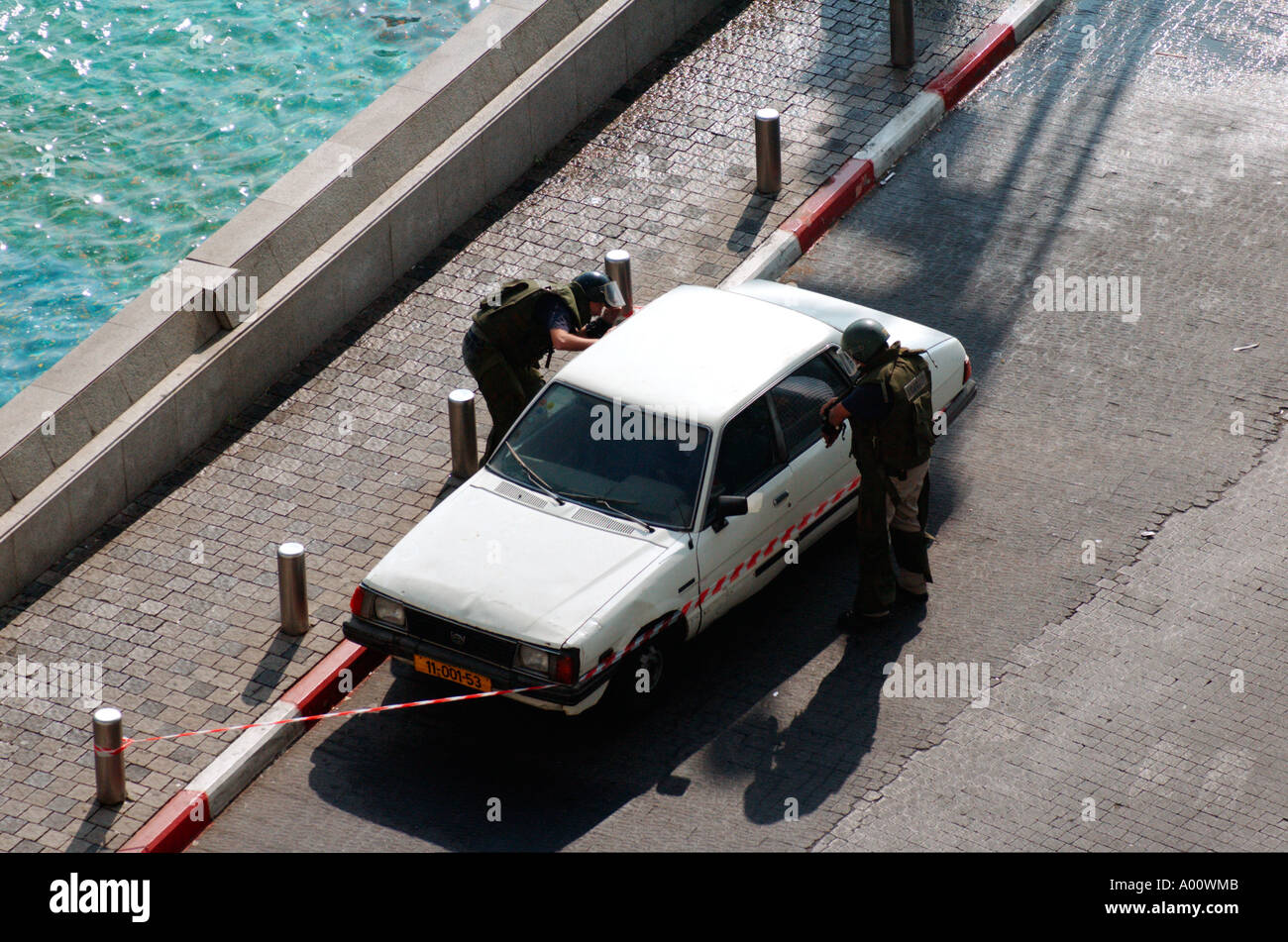Suspicious car hi-res stock photography and images - Alamy