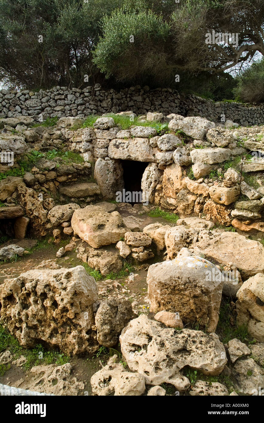 dh TALATI DE DALT MENORCA Prehistoric Talayotic village houses Stock ...