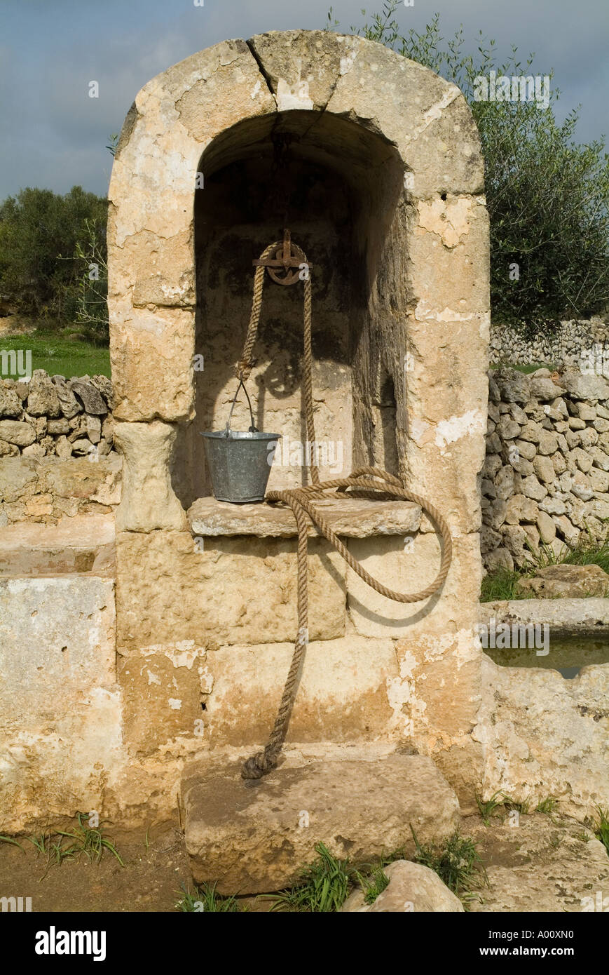 Water well pulley hi-res stock photography and images - Alamy