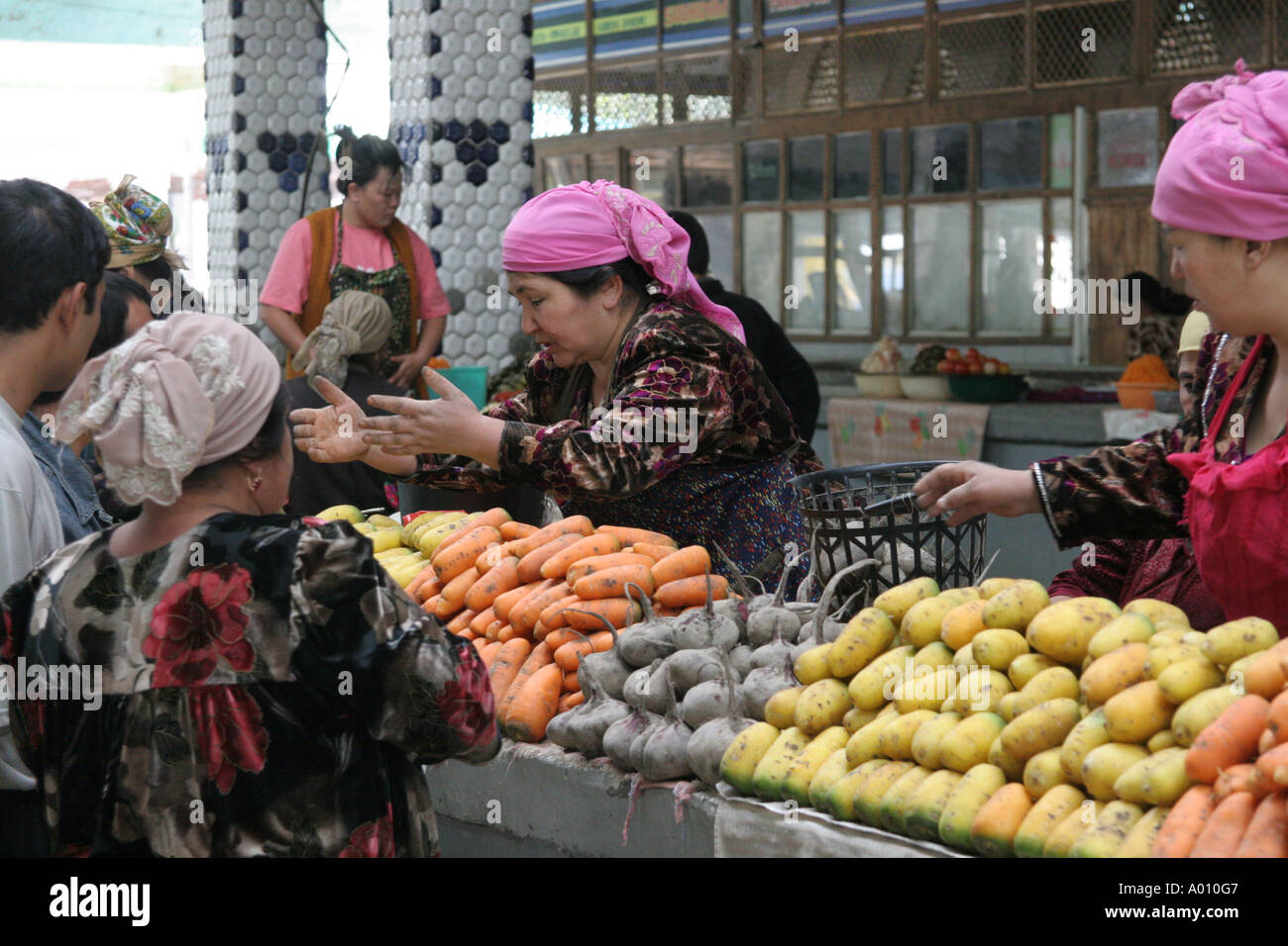 Vegetable sellers at Samarkand Market Uzbekistan Stock Photo - Alamy