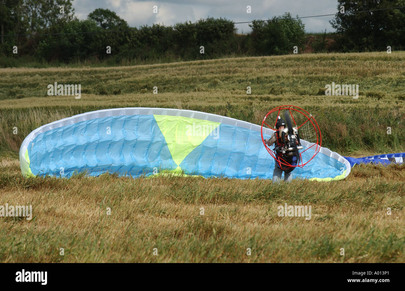paramotorist taking off Stock Photo - Alamy