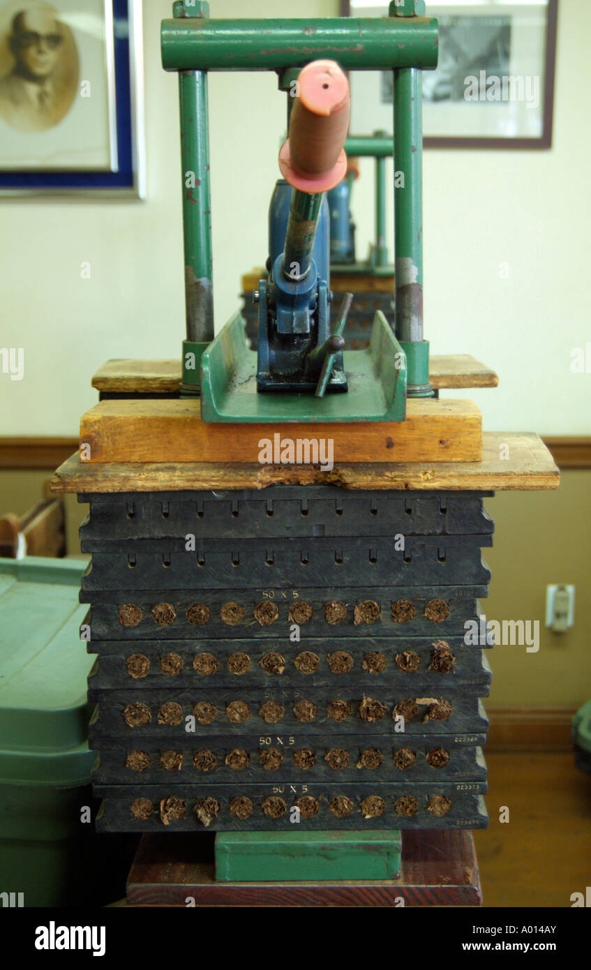 Tobacco press hi-res stock photography and images - Alamy