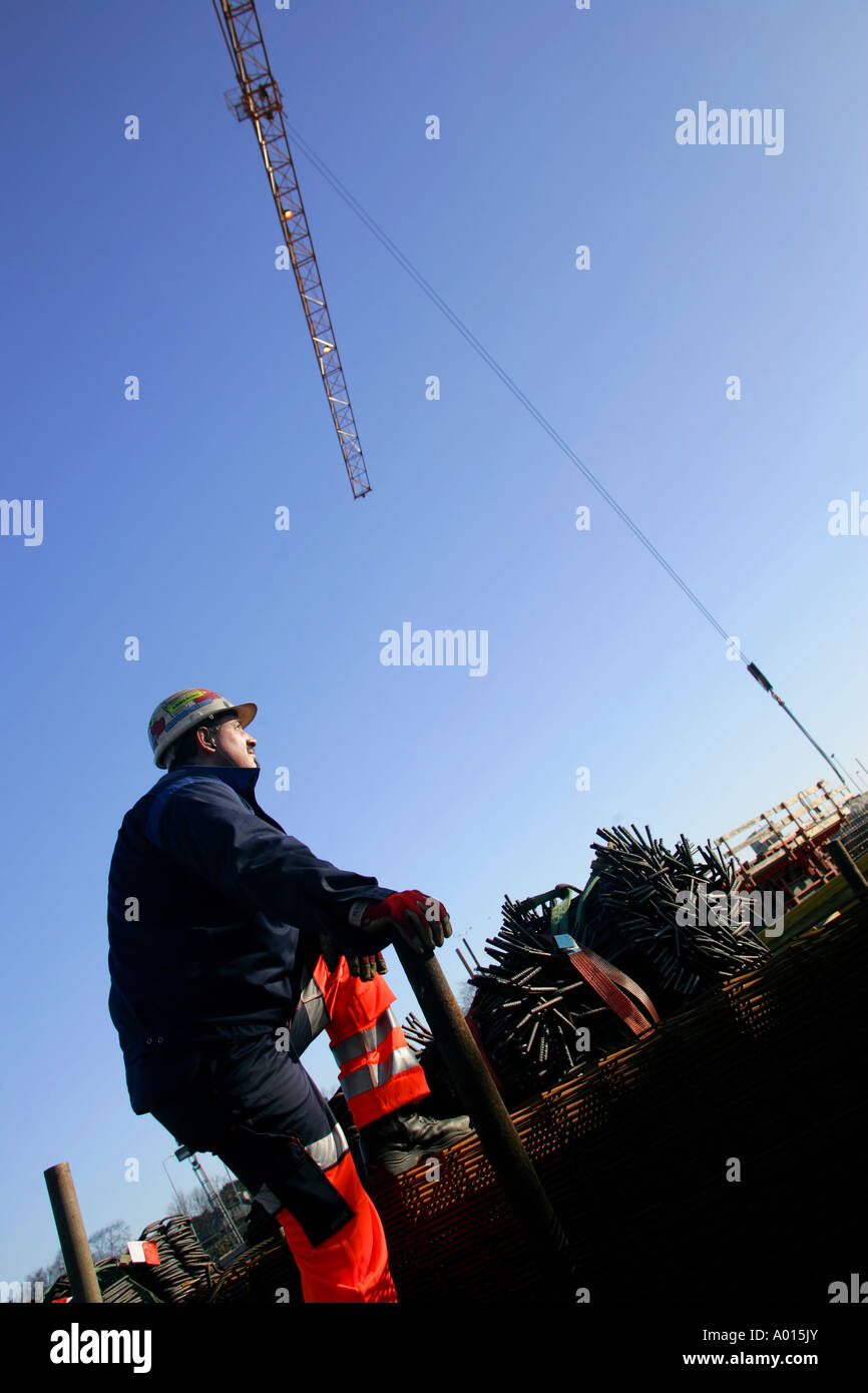 Worker construction site crane hi-res stock photography and images - Alamy