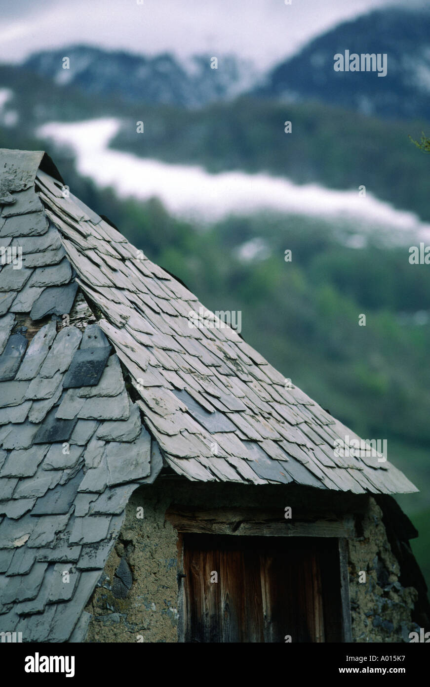 Shingled roof roofs hi-res stock photography and images - Alamy