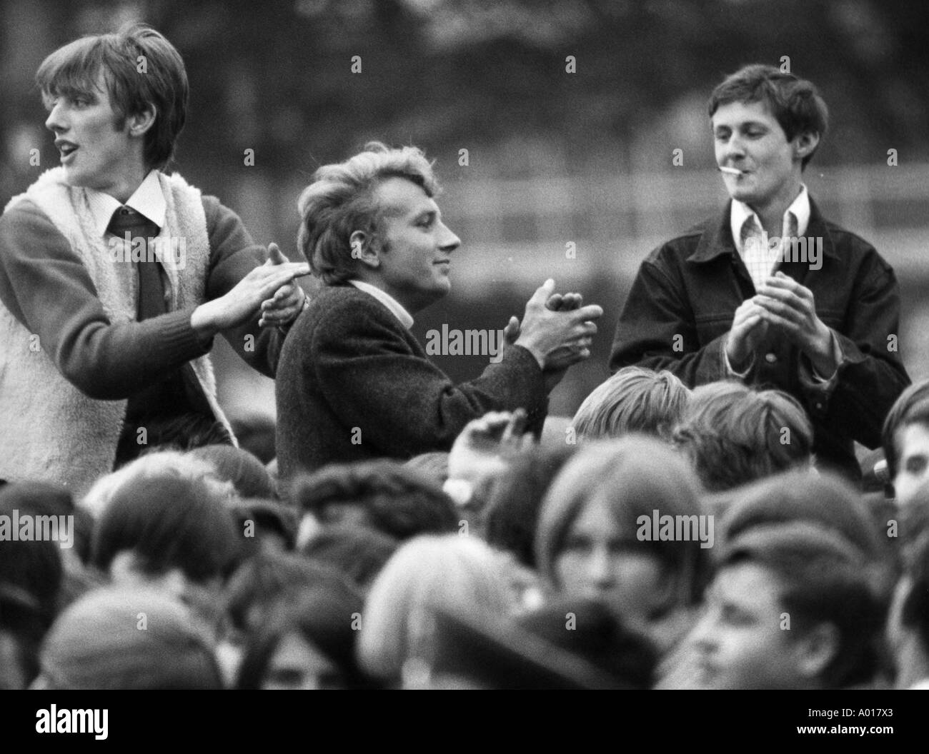 Beatles fans 1963 hi-res stock photography and images - Alamy