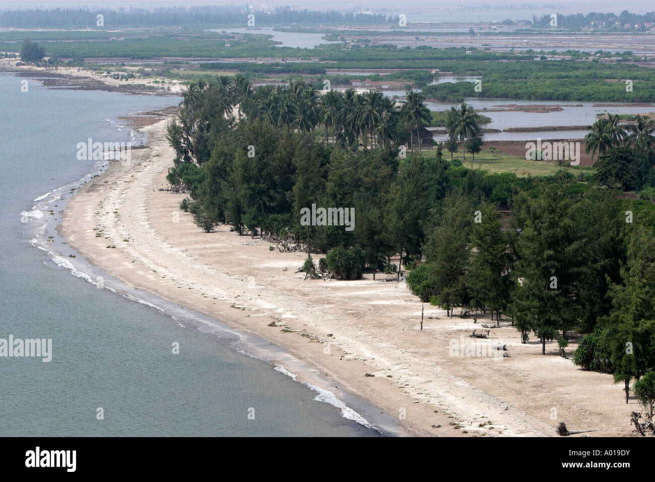 Undeveloped beaches hi-res stock photography and images - Alamy