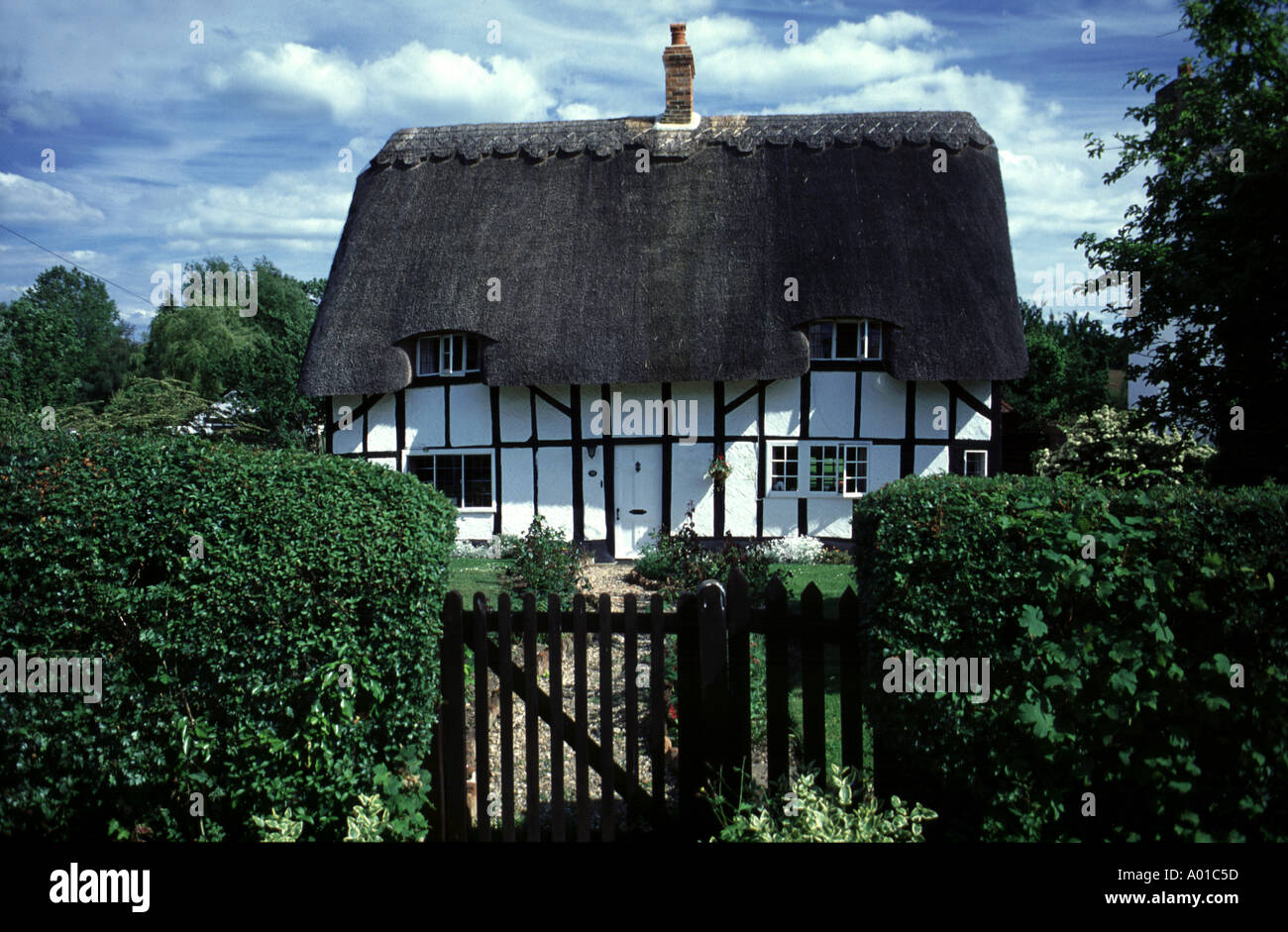 Thatched Cottage Padbury Stock Photo - Alamy