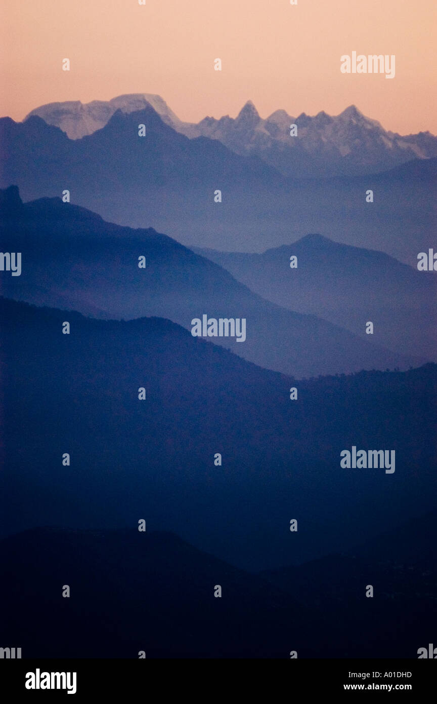 Scenic view of sunrise in Himalaya as seen from Tiger Hill Darjeeling ...