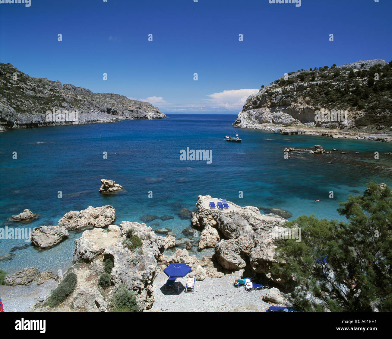 Anthony-Quinn-Bucht, Badebucht, Meeresbucht, Badestrand, Felsenkueste ...