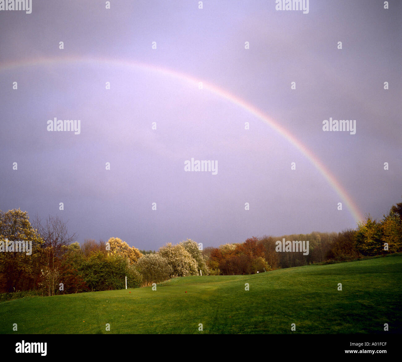Regenbogen Wiese Herbst rainbow over a golf course weather Stock Photo ...