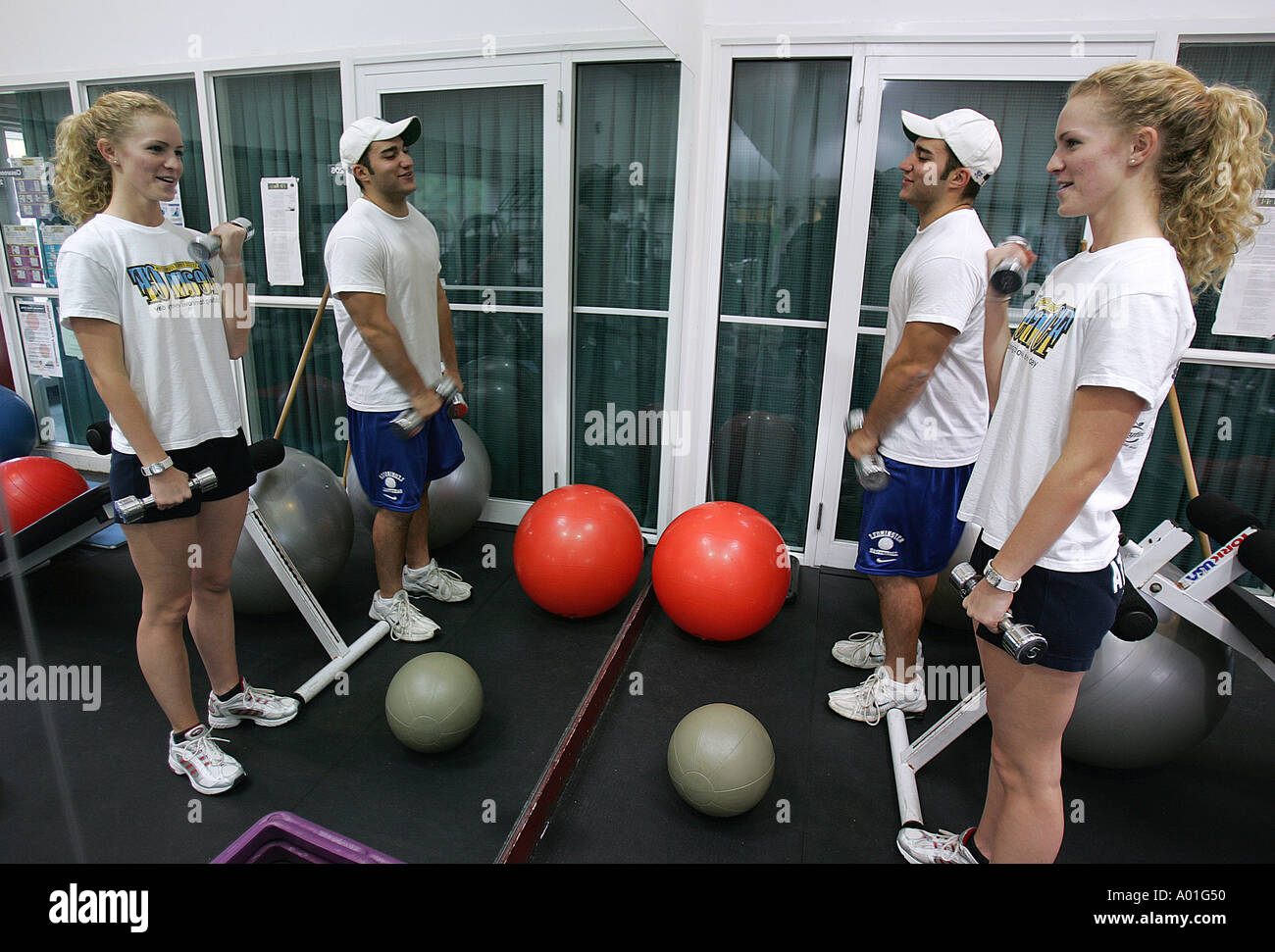 Teens at school gym hi-res stock photography and images - Alamy