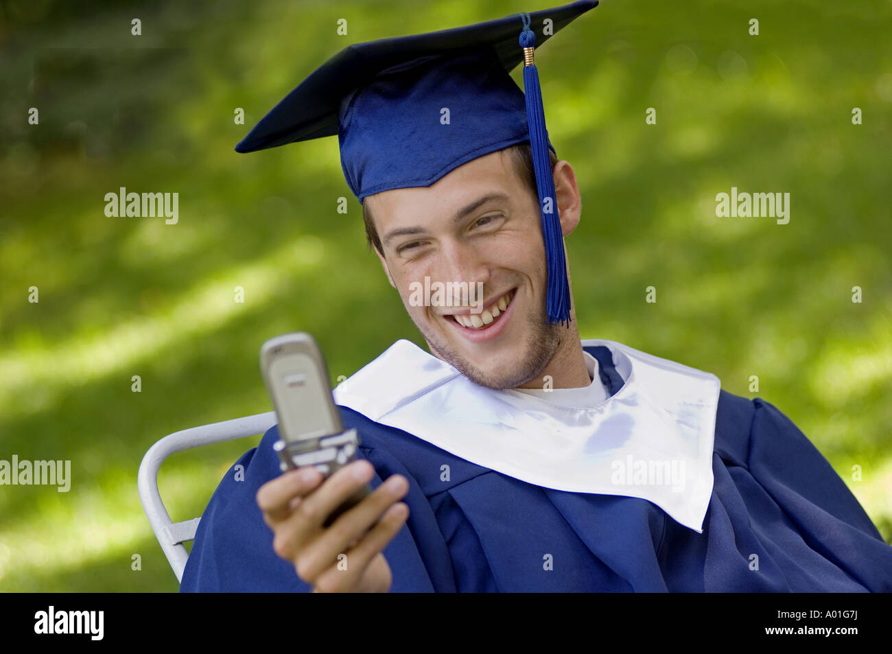 Graduation commencement phone hi-res stock photography and images - Alamy