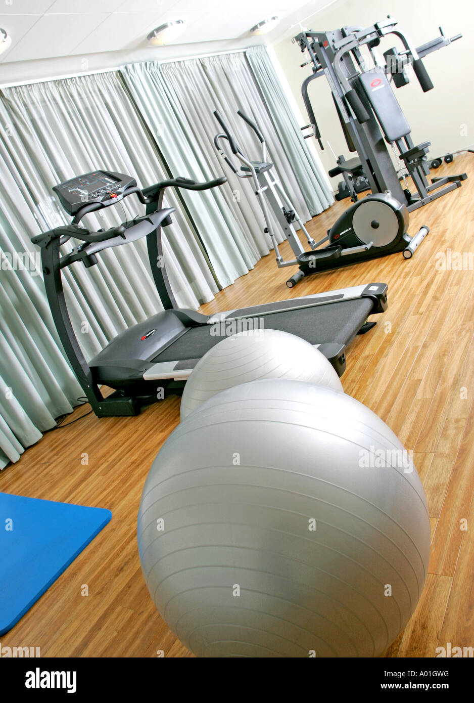 Exercise room in apartment building Stock Photo - Alamy