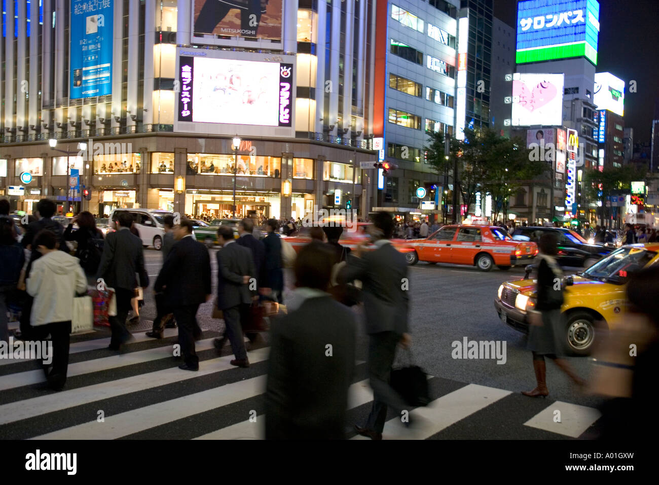 Crosswalk in Ginza district Tokyo Japan Stock Photo - Alamy