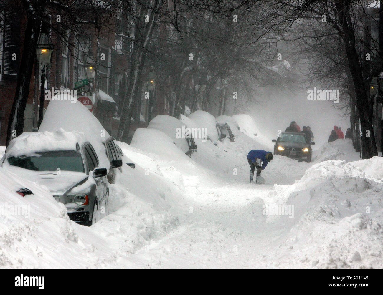 Heavy shovel hi-res stock photography and images - Alamy