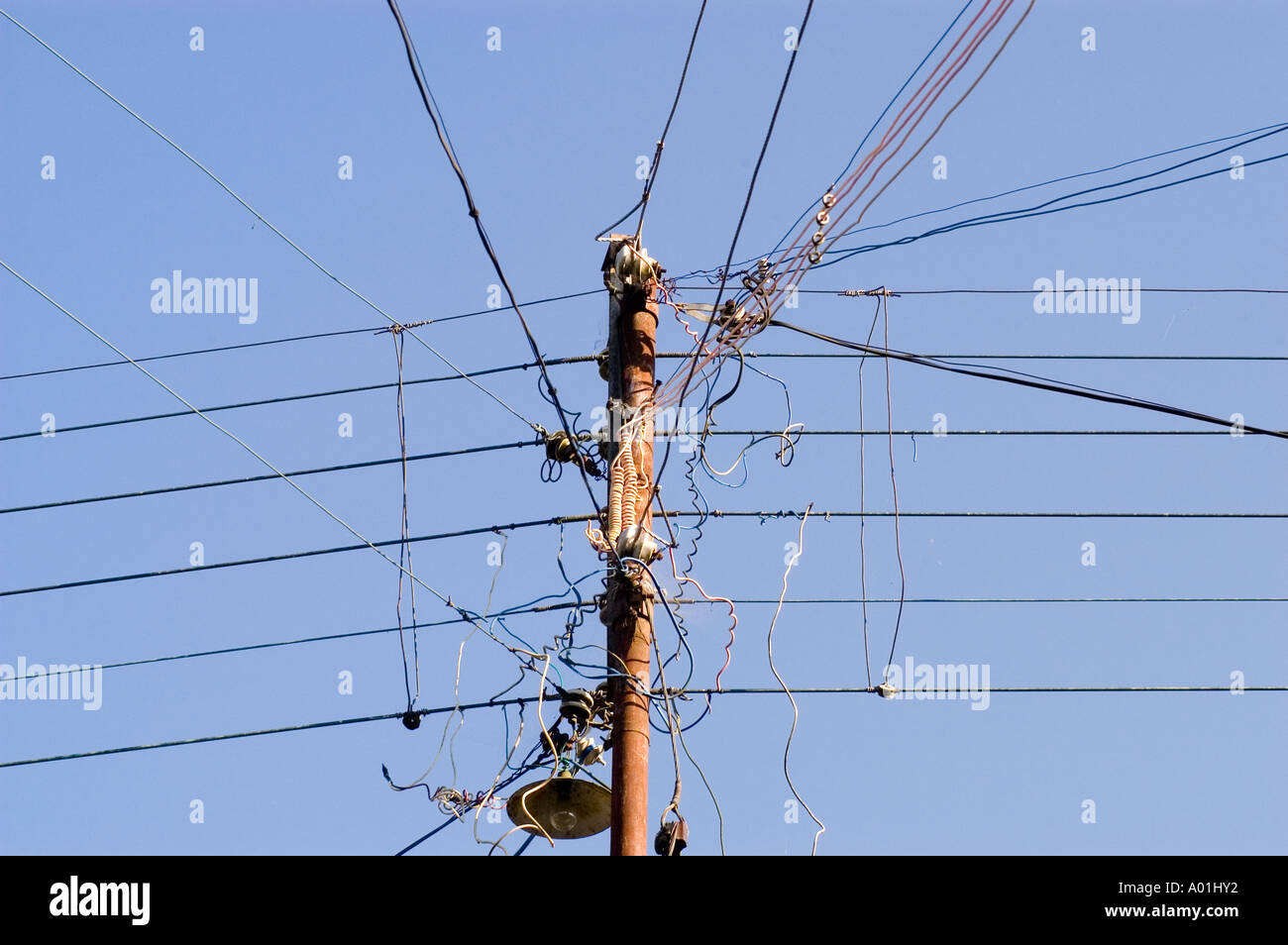 Electric wire chaos in India Stock Photo - Alamy