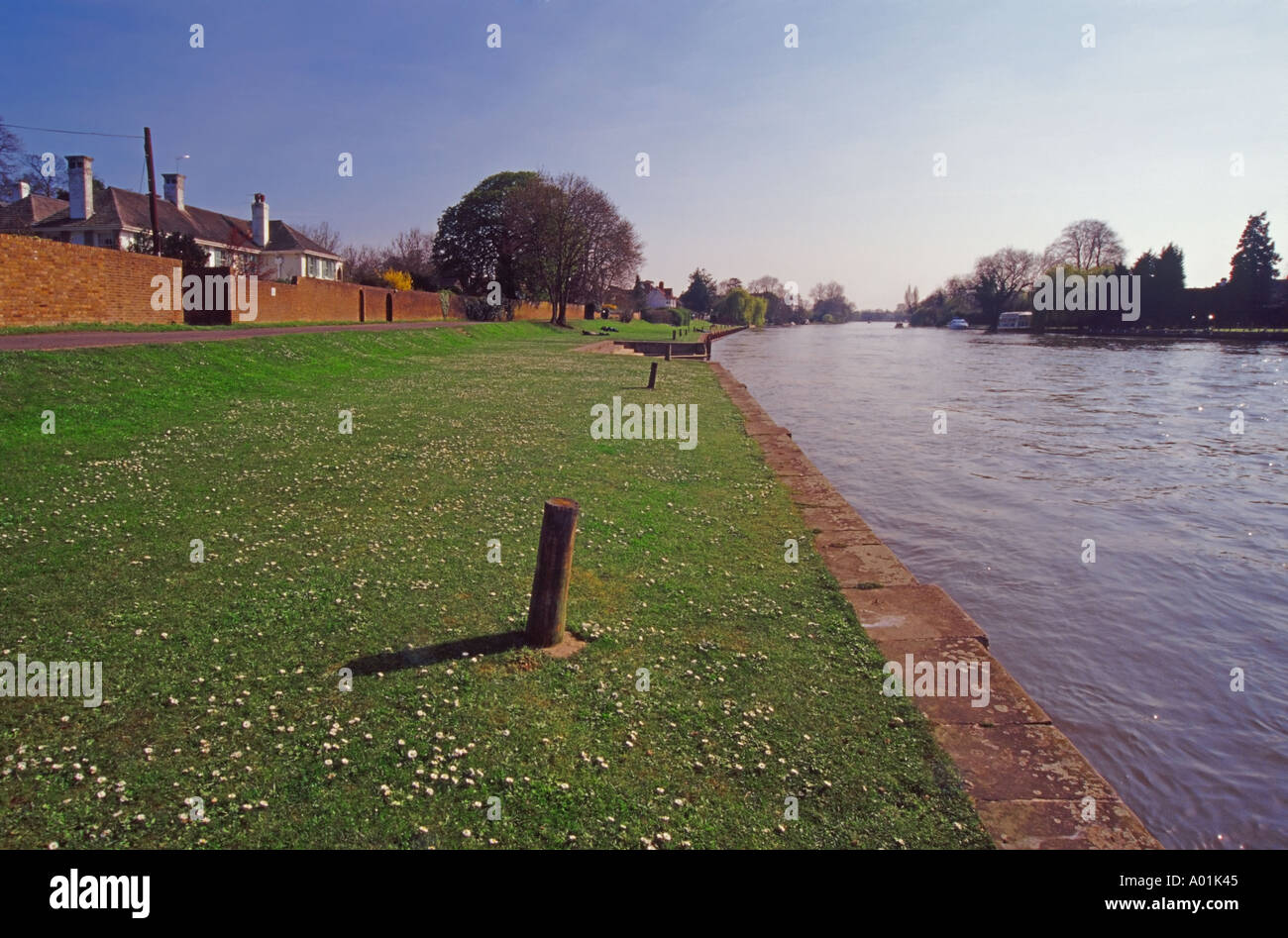england home counties thames valley river thames MAIDENHEAD Stock Photo ...