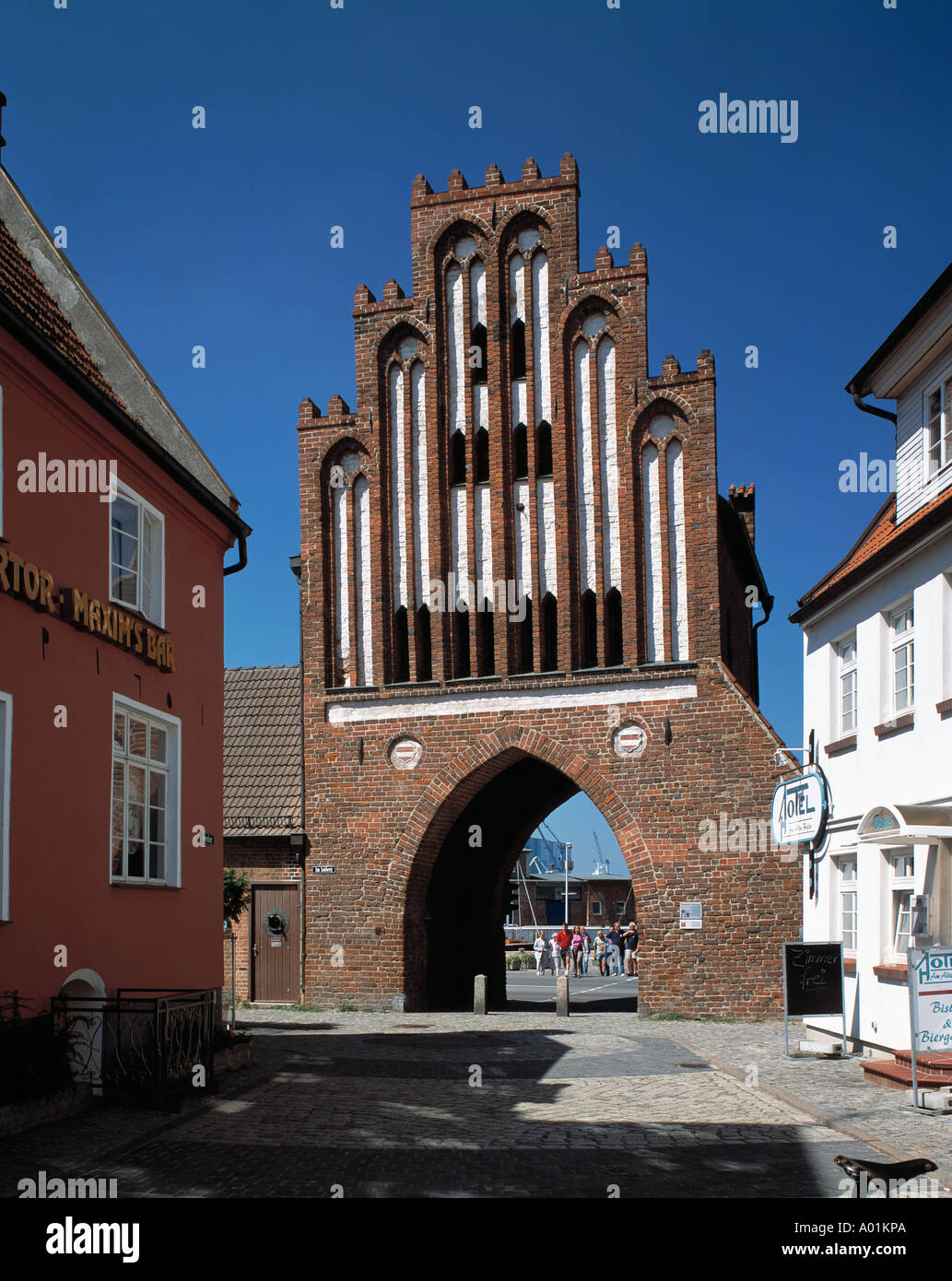 Stadttor, Backsteingotik, Wassertor am Alter Hafen, Wismar, Ostsee ...