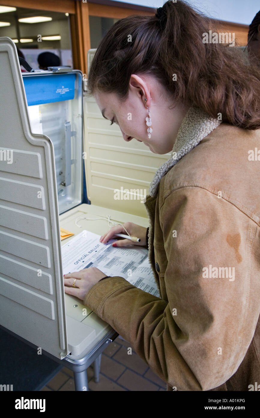 Election booth hi-res stock photography and images - Alamy