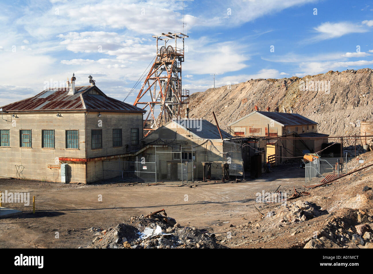 Mine shaft and buildings on top of the Line of Lode, Broken Hill ...