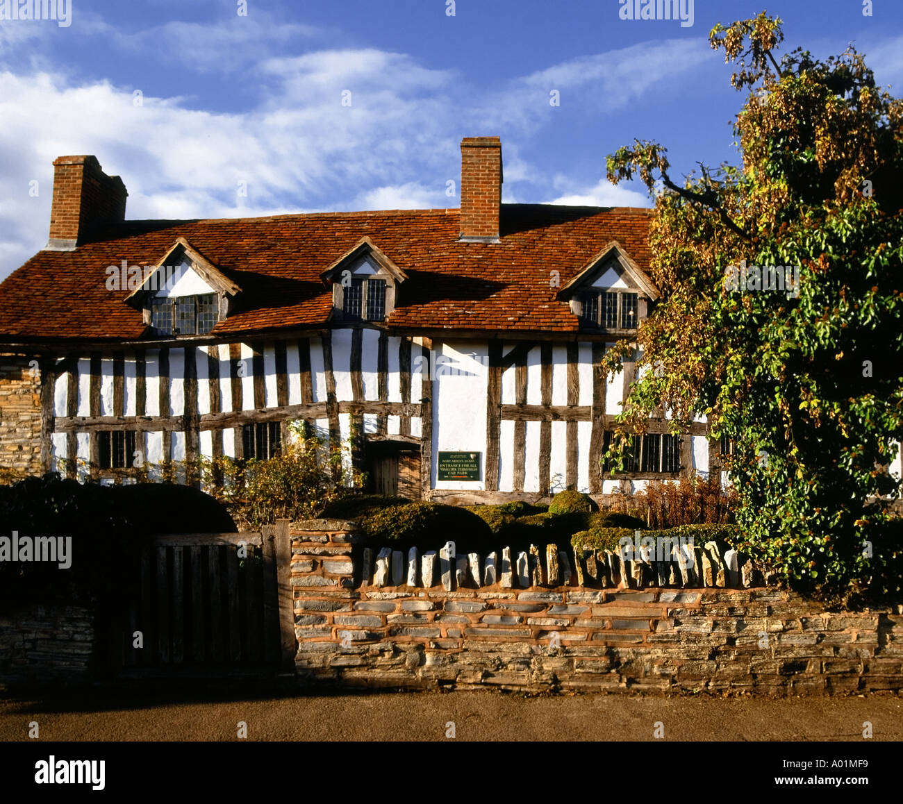england the midlands warwiskshire mary ardens house home of the mother ...