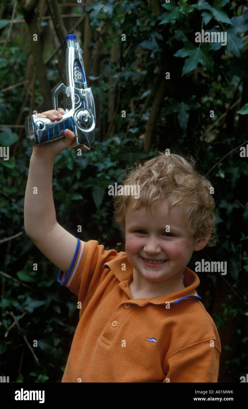 boy with gun Stock Photo - Alamy