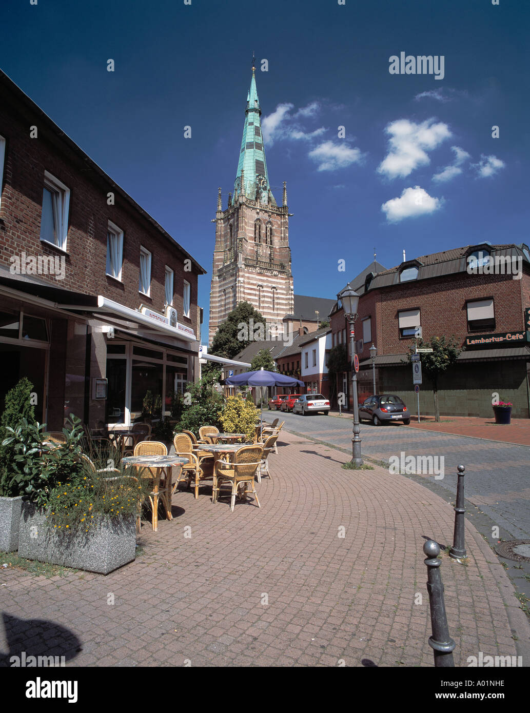 Westturm der Lambertuskirche, Strassencafe, Erkelenz, Juelicher Boerde ...