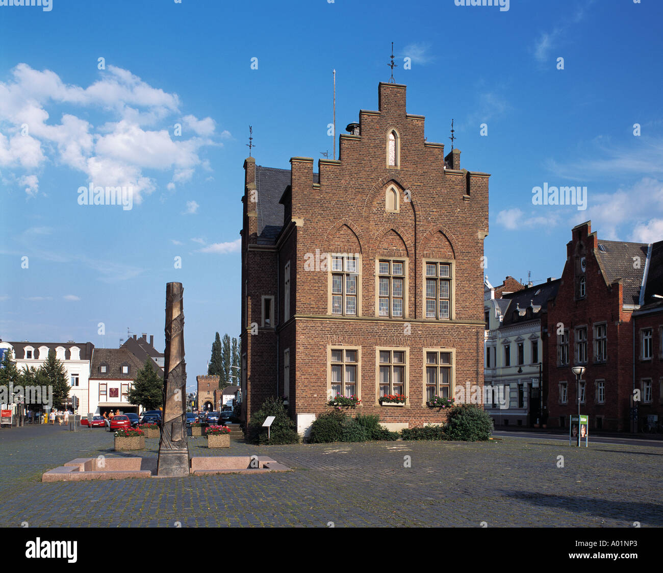 Marktplatz und historisches Rathaus in Erftstadt-Lechenich, Erft ...