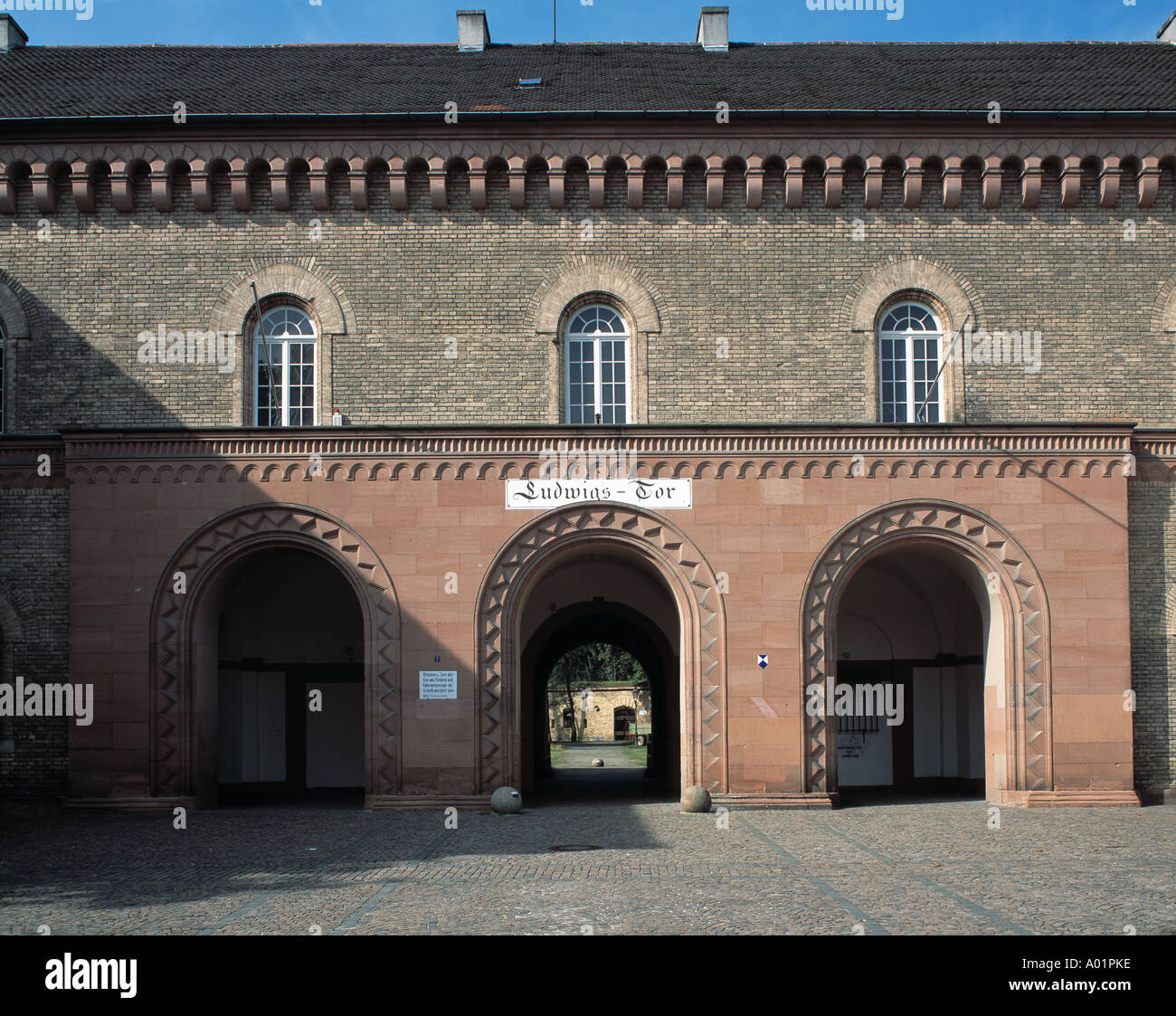 Festungsanlagen, Ludwigstor mit Stadtmuseum und Festungsmuseum ... Festungsanlagen, Ludwigstor mit Stadtmuseum und Festungsmuseum ...